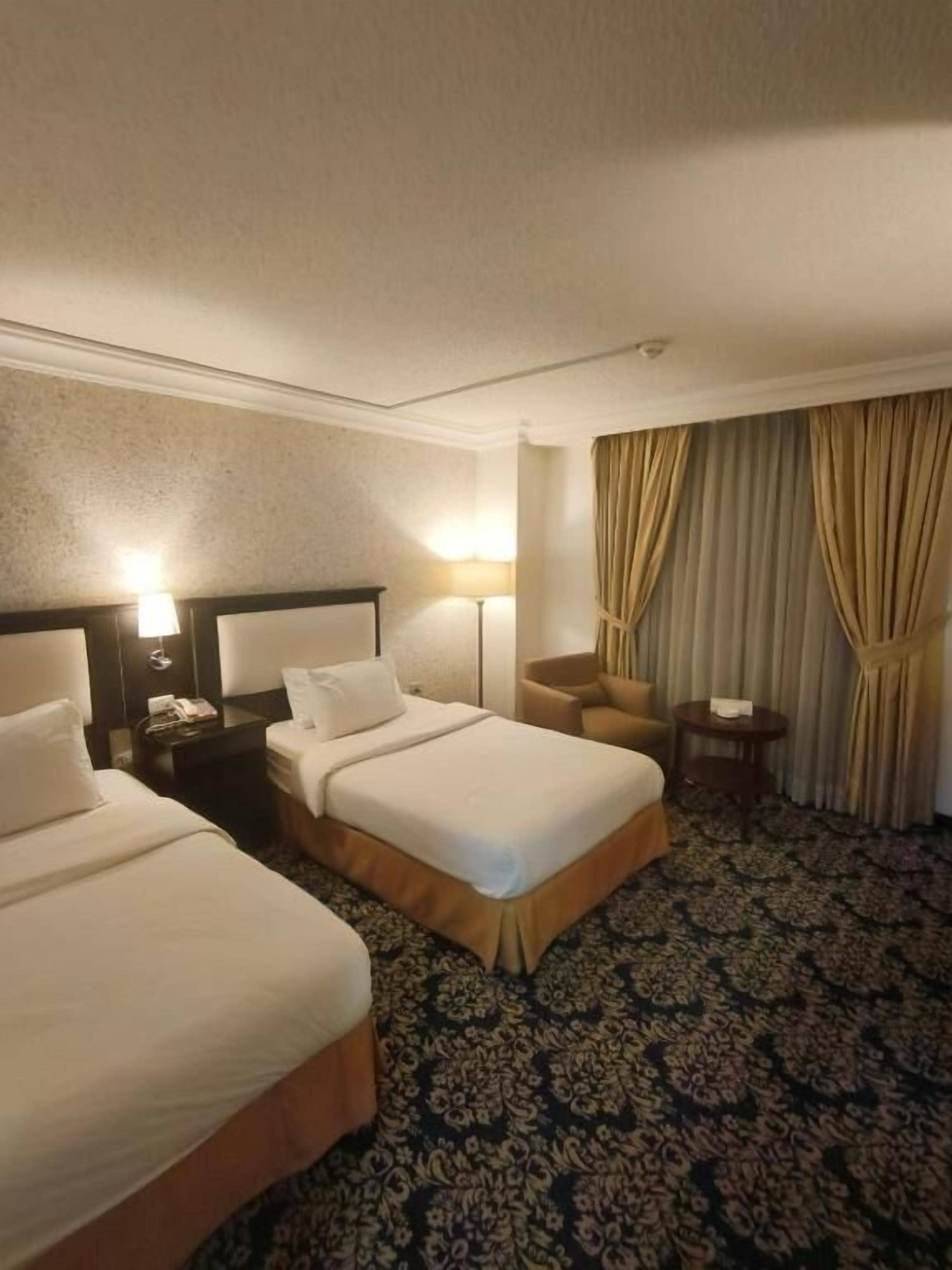 Quarto Twin Clássico, Vista para a cidade | Cofre no quarto, secretária, ferro/tábua de engomar, Wi-fi grátis 