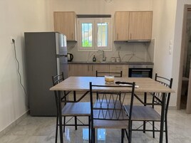 Apartamento Comfort, varanda, vista para o pátio | Restaurantes