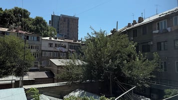 Apartamento família, 2 quartos, cozinha, vista para o pátio | Vista do quarto