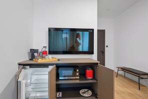 Suíte estúdio luxo | Área de estar | TV