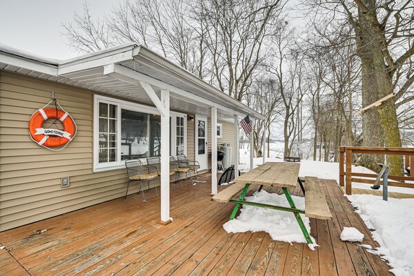 Deck & Fire Pit! Muskingum Fishing Cabin - Ohio
