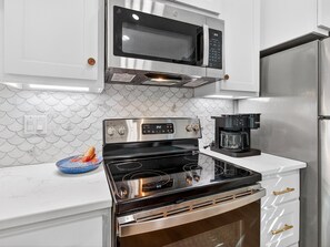 Casa, 3 quartos | Cozinha privada | Um frigorífico, um forno, uma cafeteira/bule, uma torradeira 