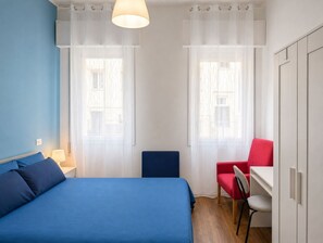 Quarto casal | Escrivaninha, espaço de trabalho para notebook, Wi-Fi de cortesia