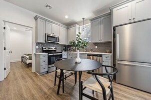 Casa geminada superluxo, não aceita animais de estimação | Cozinha privada | Cafeteira/chaleira, torradeira, toalhas de papel