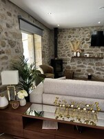 Casa, vista para a piscina | Interior