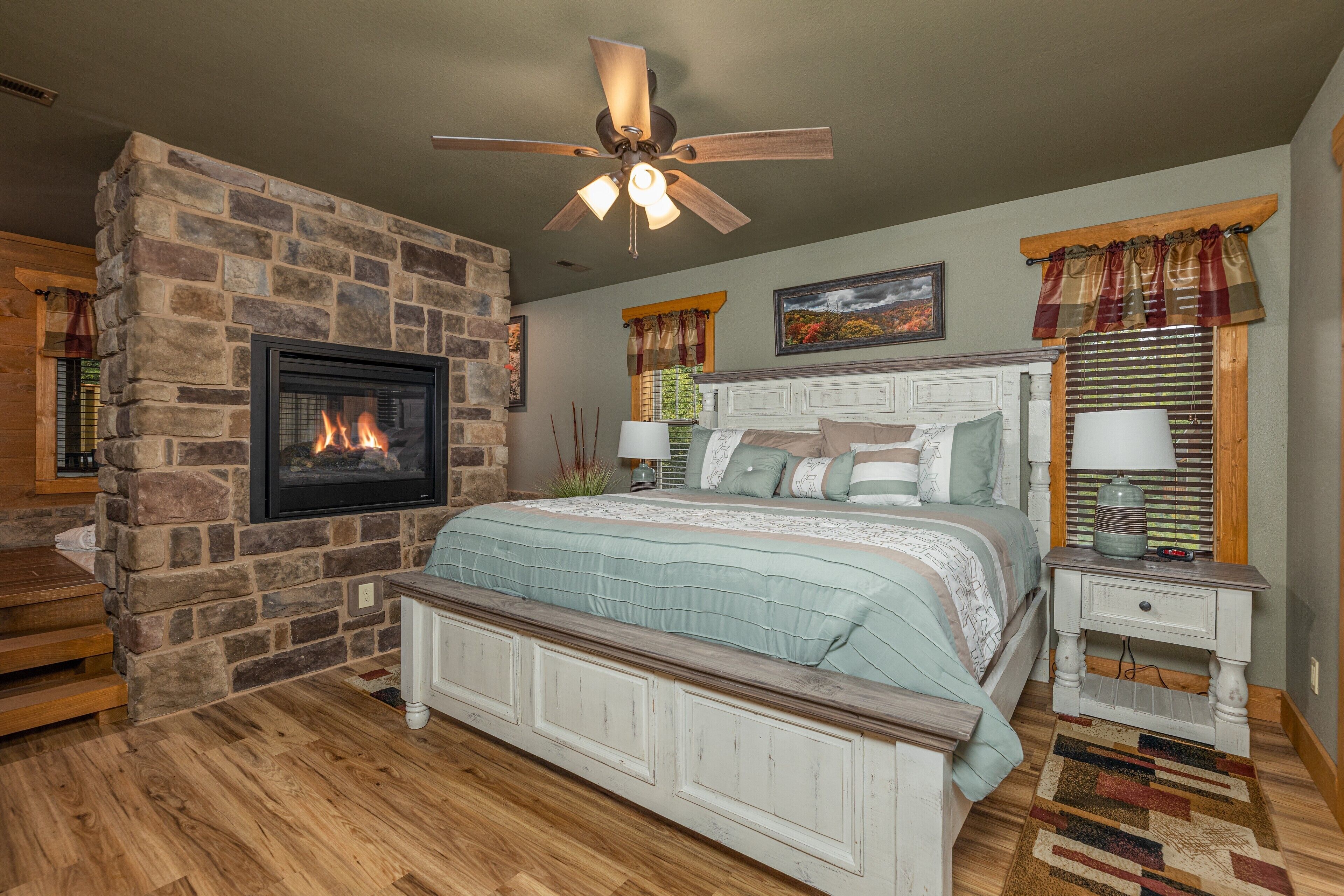 Cabana, várias camas, banheira de imersão, vista para a montanha (Tennessee Dream) | 3 quartos, individualmente decorados, individualmente mobiliados