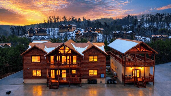 Green Mountain Lodge By Avantstay Group Retreat Indoor Pool + Hot Tub + Game Room Pigeon Forge + Near Dollywood - Gatlinburg, TN