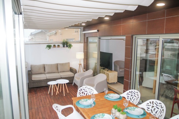 Apartamento standard, varanda coberta | Opções para refeição