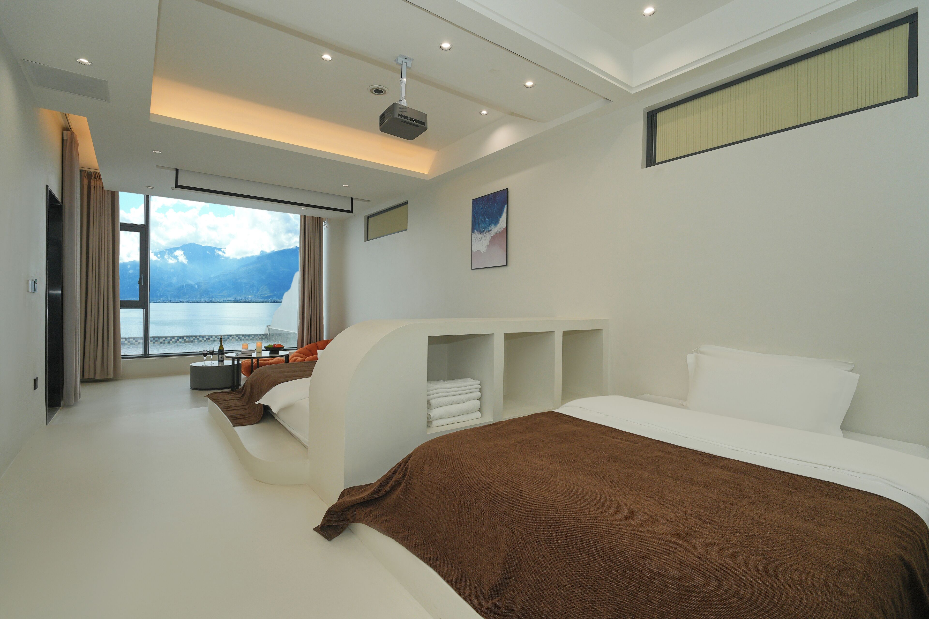 Quarto quádruplo design, sacada, vista para o oceano | Escrivaninha, espaço de trabalho para notebook, cortinas blackout