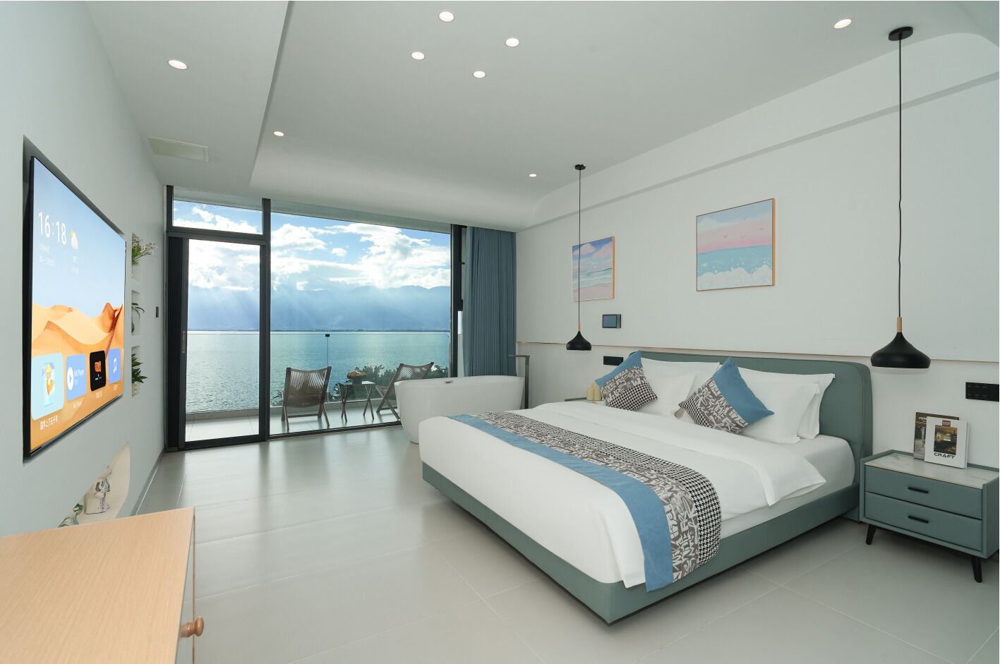 Quarto casal superior, sacada, vista para o oceano | Escrivaninha, espaço de trabalho para notebook, cortinas blackout