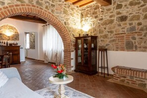 Apartamento superior, 2 quartos, varanda, vista para o vale | Parte interna