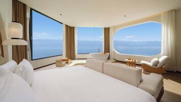 Suite Signature, vista para o mar | Secretária adequada para computadores portáteis