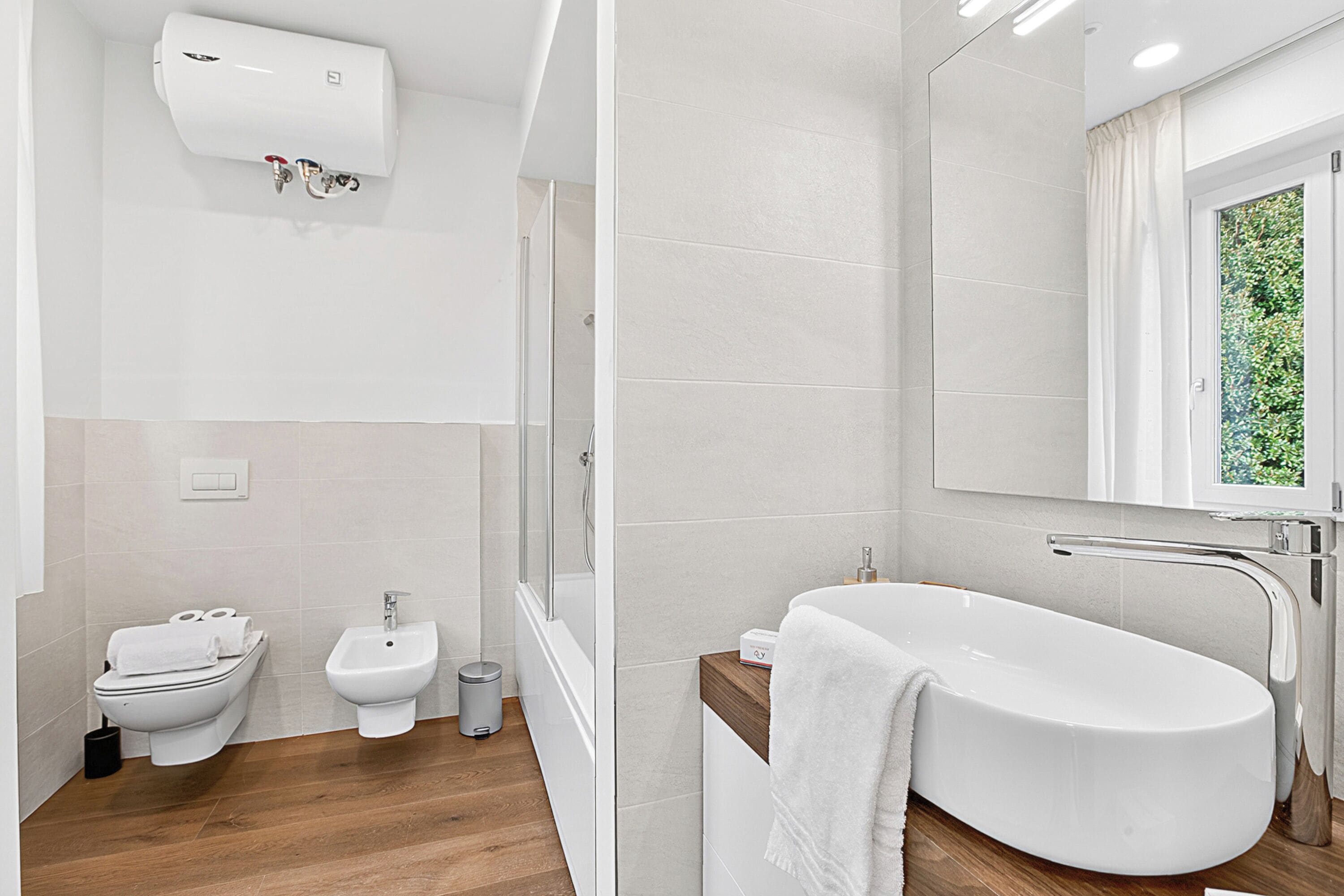 Apartamento Standard, vários quartos, 2 casas de banho (Adria's House) | Casa de banho | Uma combinação polibã/banheira, um secador de cabelo, um bidé 