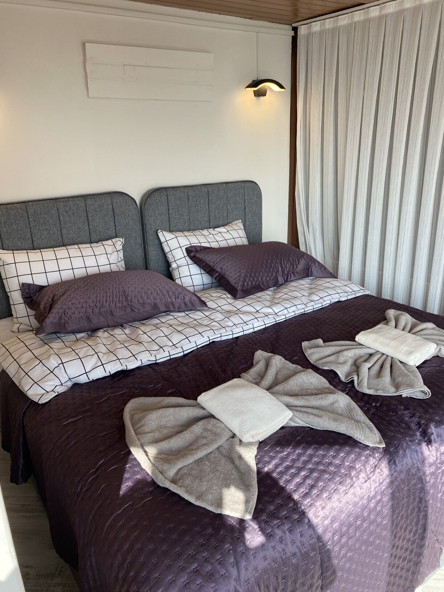 Quarto Twin Comfort, vista para o mar | Secretária adequada para computadores portáteis, Wi-fi grátis 