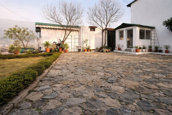 Aesquire Homestay - Naukuchiatal