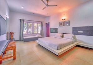 Quarto luxo, vista para o pátio | Wi-Fi de cortesia