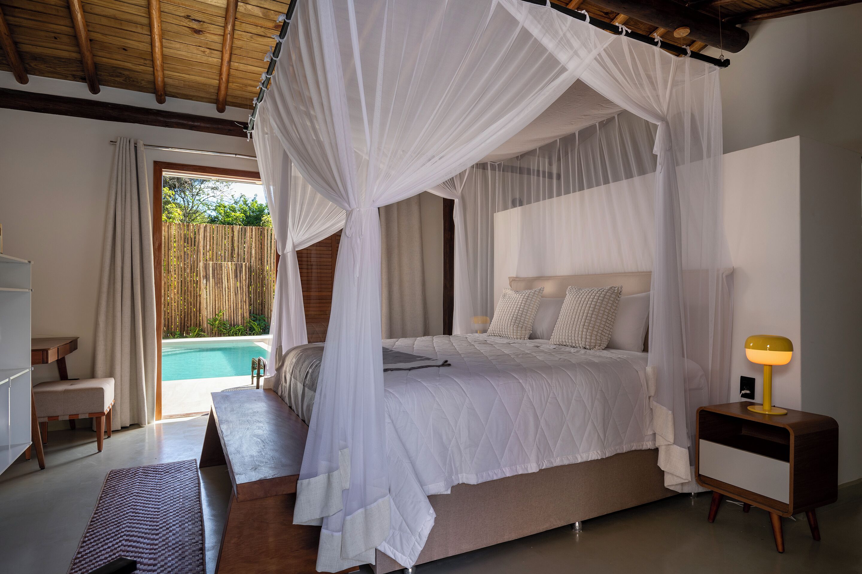 Casa luxo, vista para a piscina | Escrivaninha, berços grátis, berço de viagem, Wi-Fi de cortesia
