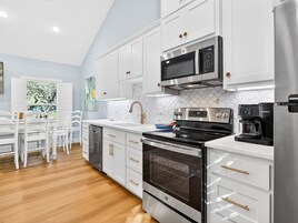 Casa, 2 quartos | Cozinha privada | Um frigorífico, um forno, uma cafeteira/bule, uma torradeira 