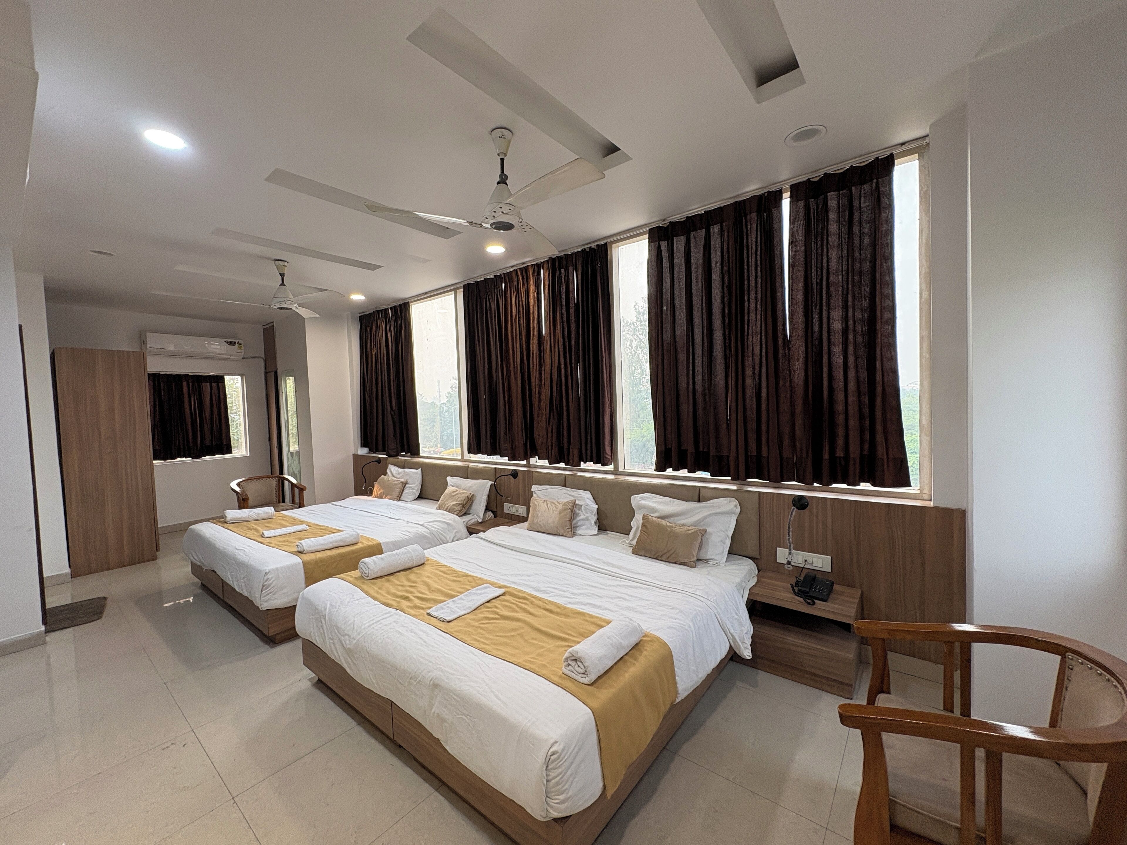 Quarto família | Escrivaninha, Wi-Fi de cortesia