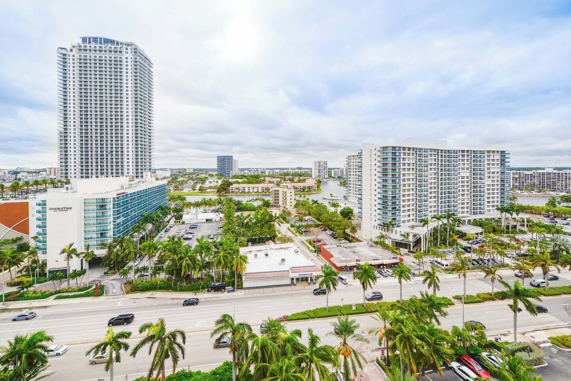 Apartamento, sacada, vista para a cidade | Fachada