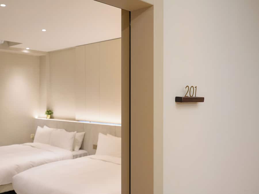 Secretária, secretária adequada para computadores portáteis