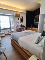 Quarto Duplo Deluxe, Vista para a cidade | Wi-fi grátis