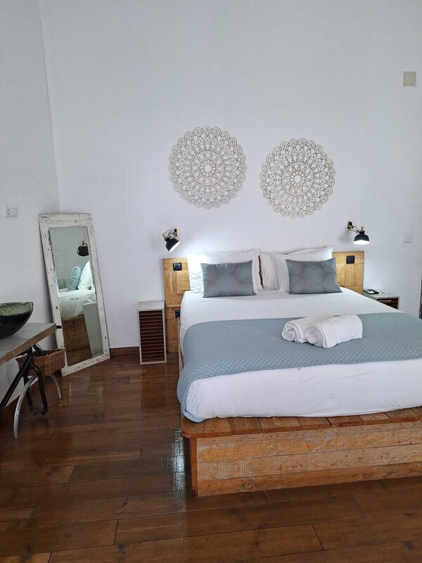 Lovin Book Guesthouse - Óbidos