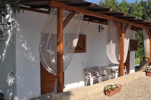 Casa, vista para o jardim | Refeições ao ar livre