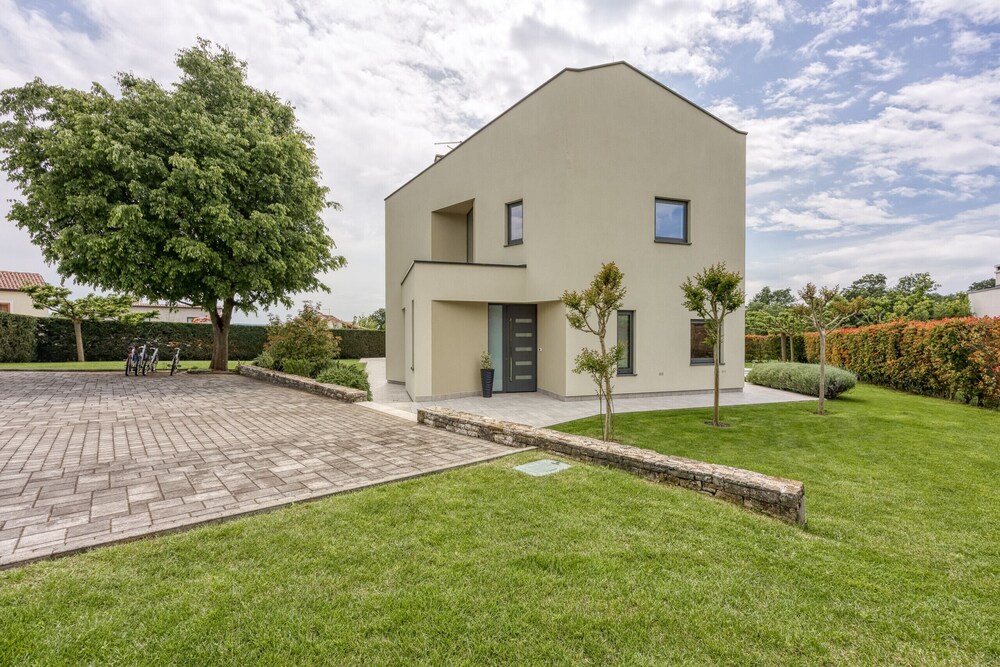 Villa Nada for 8 persons in Central Istria with 55 m2 pool, wellness ...