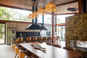 Casa presidencial, banheira de hidromassagem, vista para a montanha | Cozinha privada | Geladeira, micro-ondas, lava-louças, mixer de alimentos