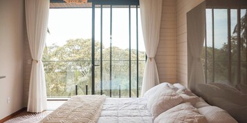 Casa presidencial, banheira de hidromassagem, vista para a montanha | Roupas de cama premium, escrivaninha, ferros/tábuas de passar roupa