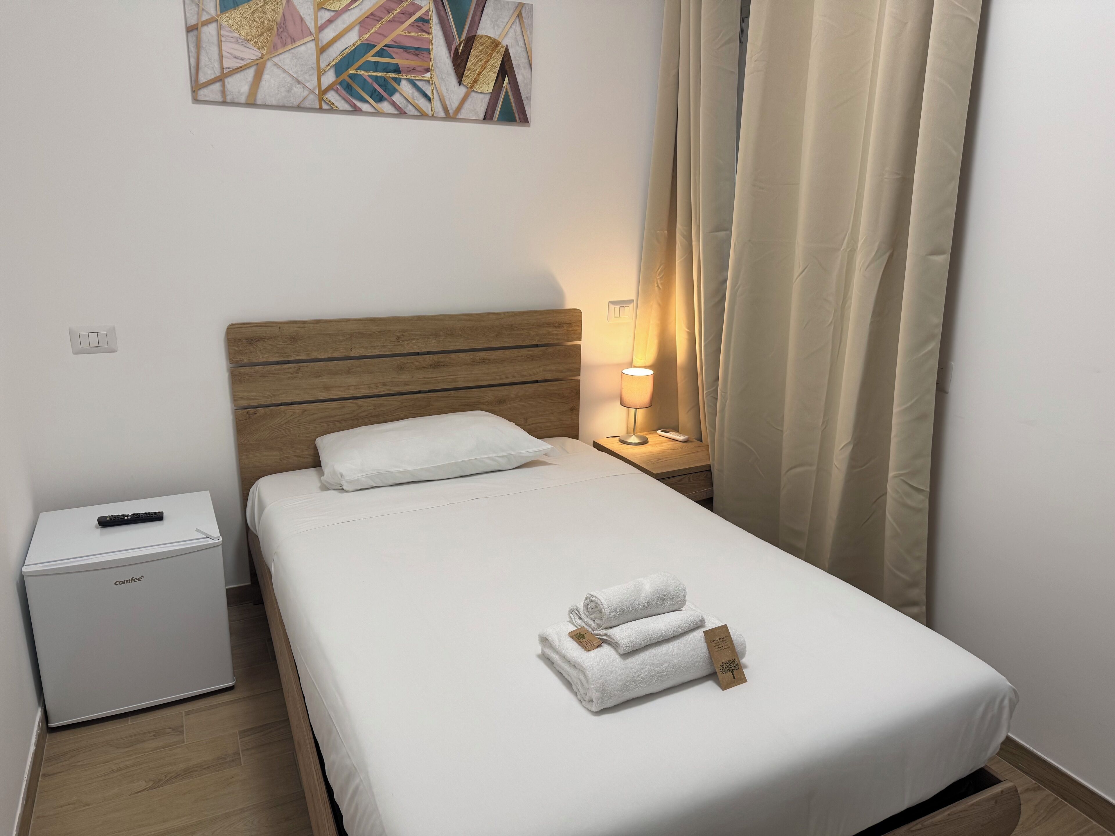 Quarto solteiro, vista para o pátio | Ferros/tábuas de passar roupa, Wi-Fi de cortesia, roupa de cama