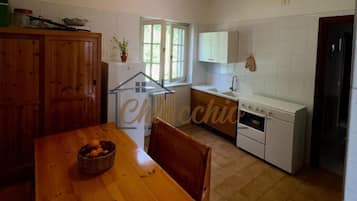 Villa, pátio, vista parcial para o mar | Restaurantes