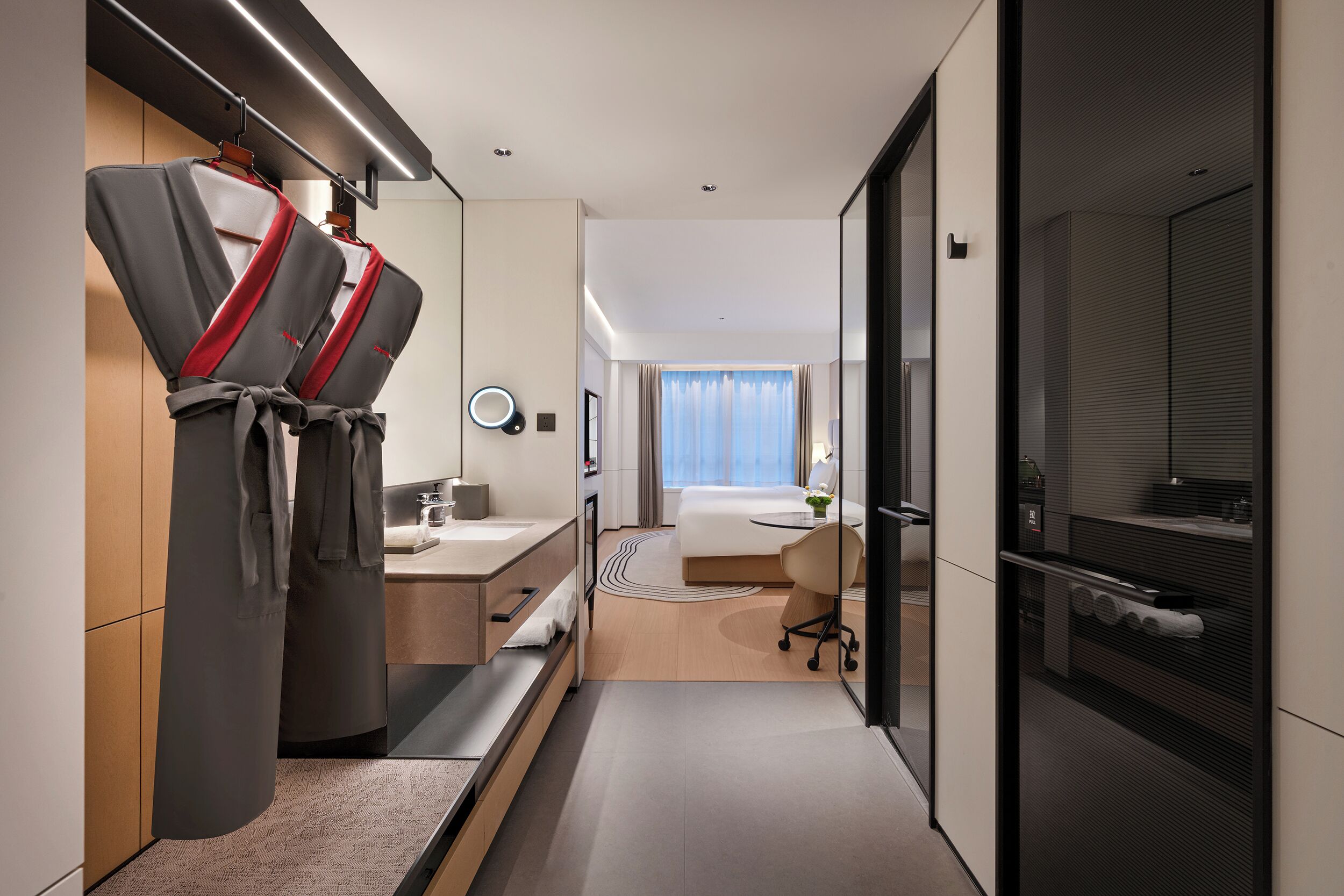 Quarto duplo superior, vista para a cidade | Roupas de cama premium, edredons de pluma