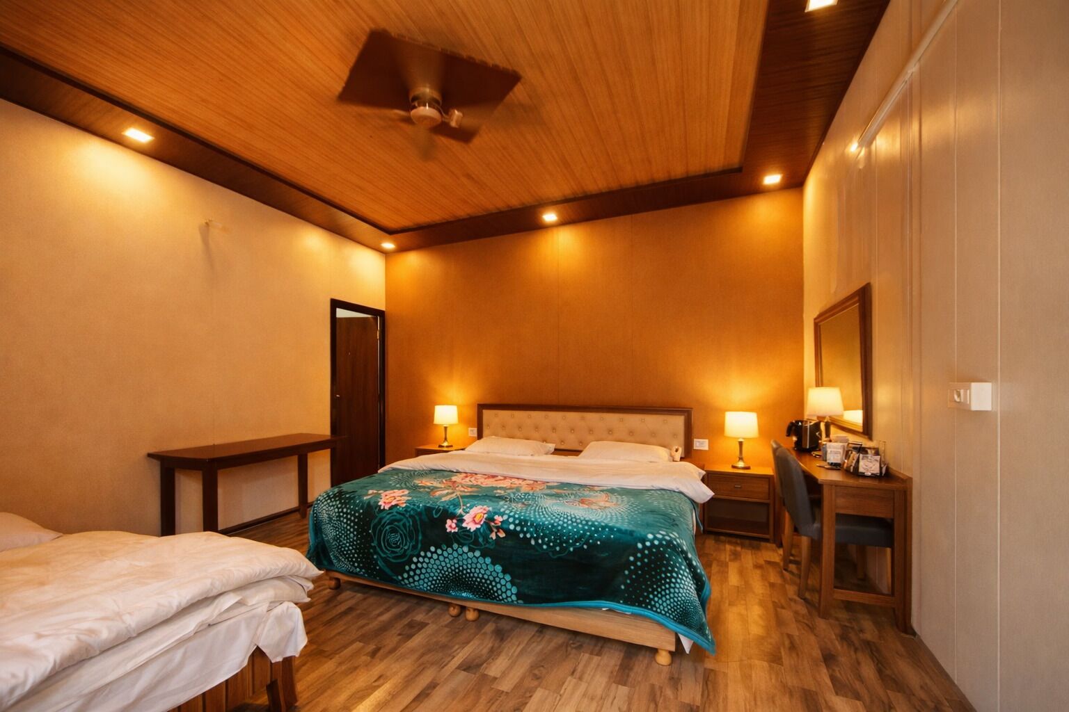 Quarto Duplo Comfort, varanda, vista para a montanha | Secretária, Wi-fi grátis 