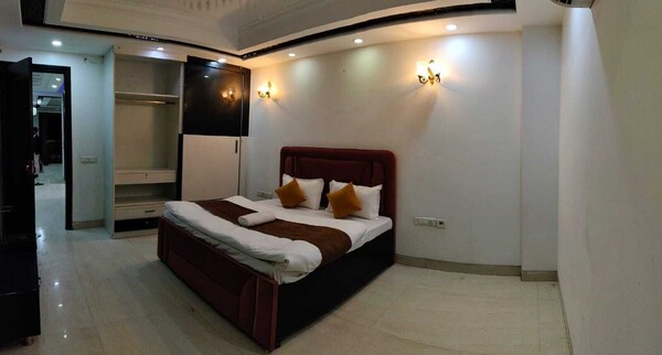 Castle Gold Unit Of Goldroom Huf I Dwarka Sector -8 - Delhi