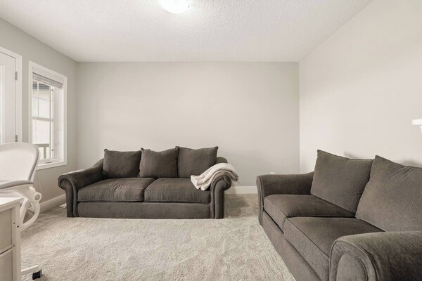 A Beautiful Home In Airdrie - Airdrie