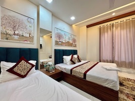 Quarto triplo standard | Individualmente decorados, individualmente mobiliados, Wi-Fi de cortesia