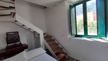 Quarto Duplo Económico | Ferro/tábua de engomar, Wi-fi grátis