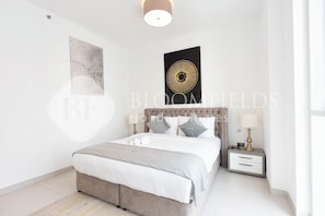 Apartamento, sacada, vista parcial para o mar | Ferros/tábuas de passar roupa, Wi-Fi de cortesia