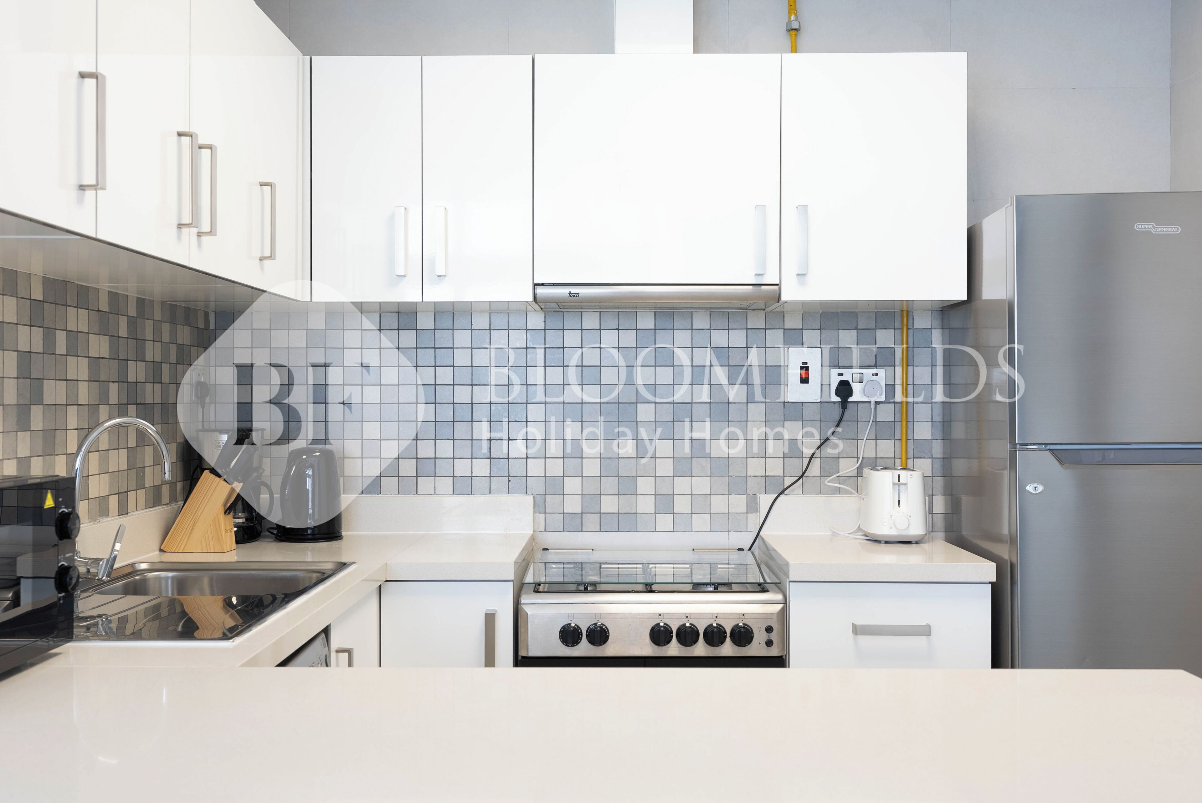 Apartamento, varanda, vista parcial para o mar | Cozinha privada