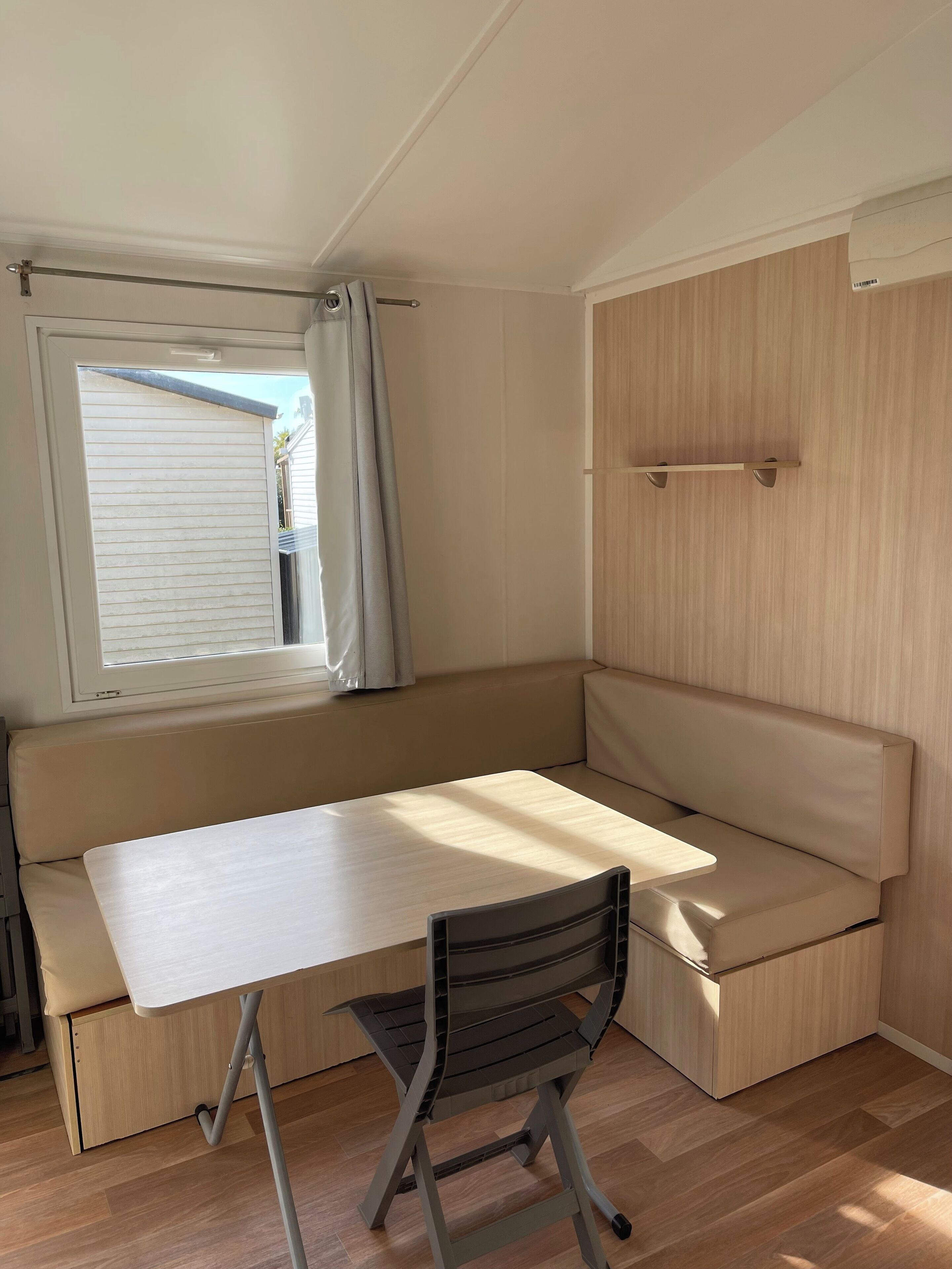 \Tcharmant Bungalow Climatisé En Camping, Proche Mer - Sigean
