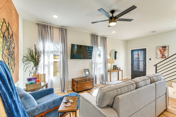 Explore Houston! Pet-friendly Home Near Downtown - Houston, TX