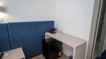 Quarto Duplo ou Twin Standard, varanda, vista para o mar | Cofre no quarto, Wi-fi grátis
