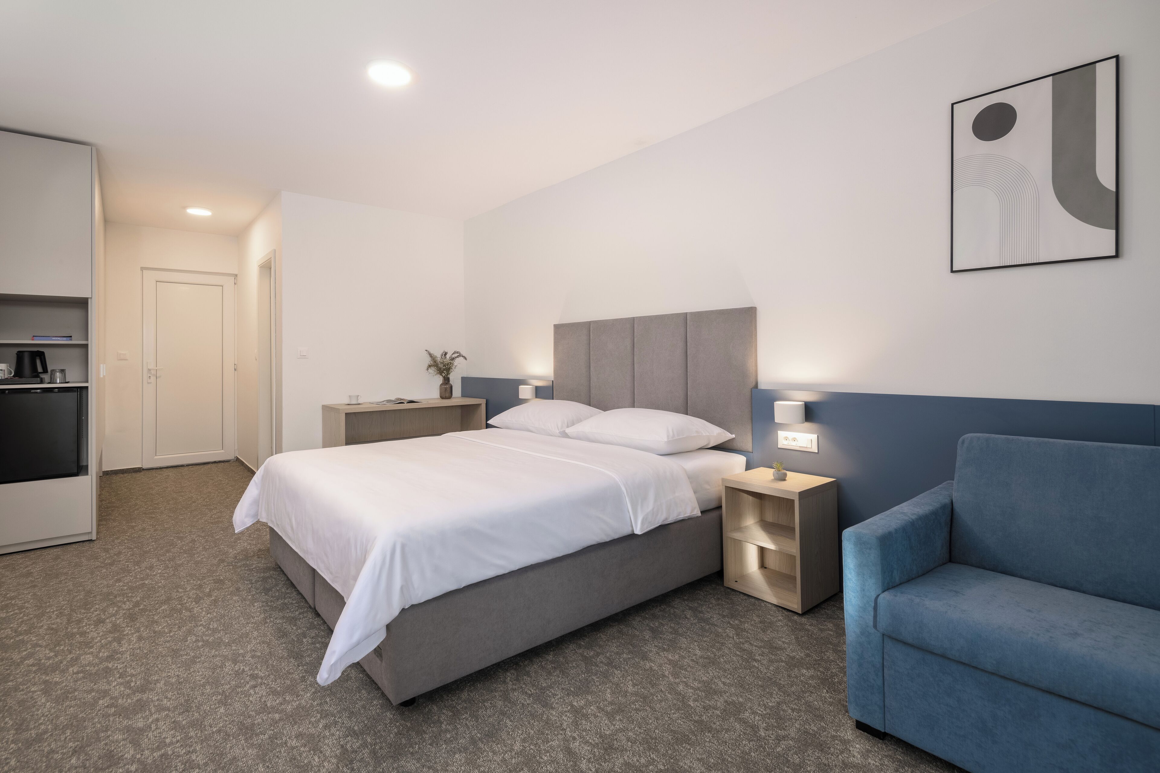 Quarto superior, sacada, em edifício anexo | Cofres nos quartos, Wi-Fi de cortesia