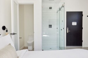 Quarto Duplo Standard, não fumadores | Roupa hipoalergénica, camas de colchão Tempur-Pedic 