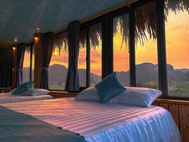 Quarto Quádruplo Superior, vista para a montanha | Cortinas/cortinados opacos, quartos insonorizados