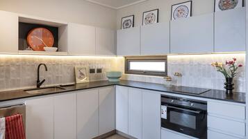 Cozinha privada | Geladeira, micro-ondas, fogão, cooktop