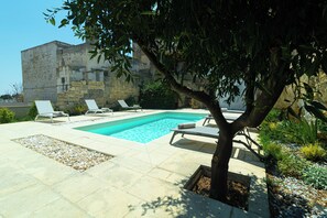 Piscina exterior sazonal 