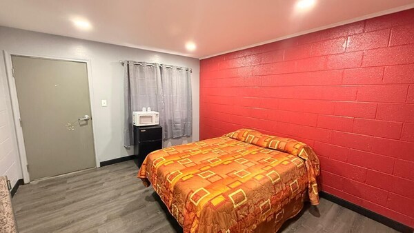 Starlite Motel - Roseville, MI